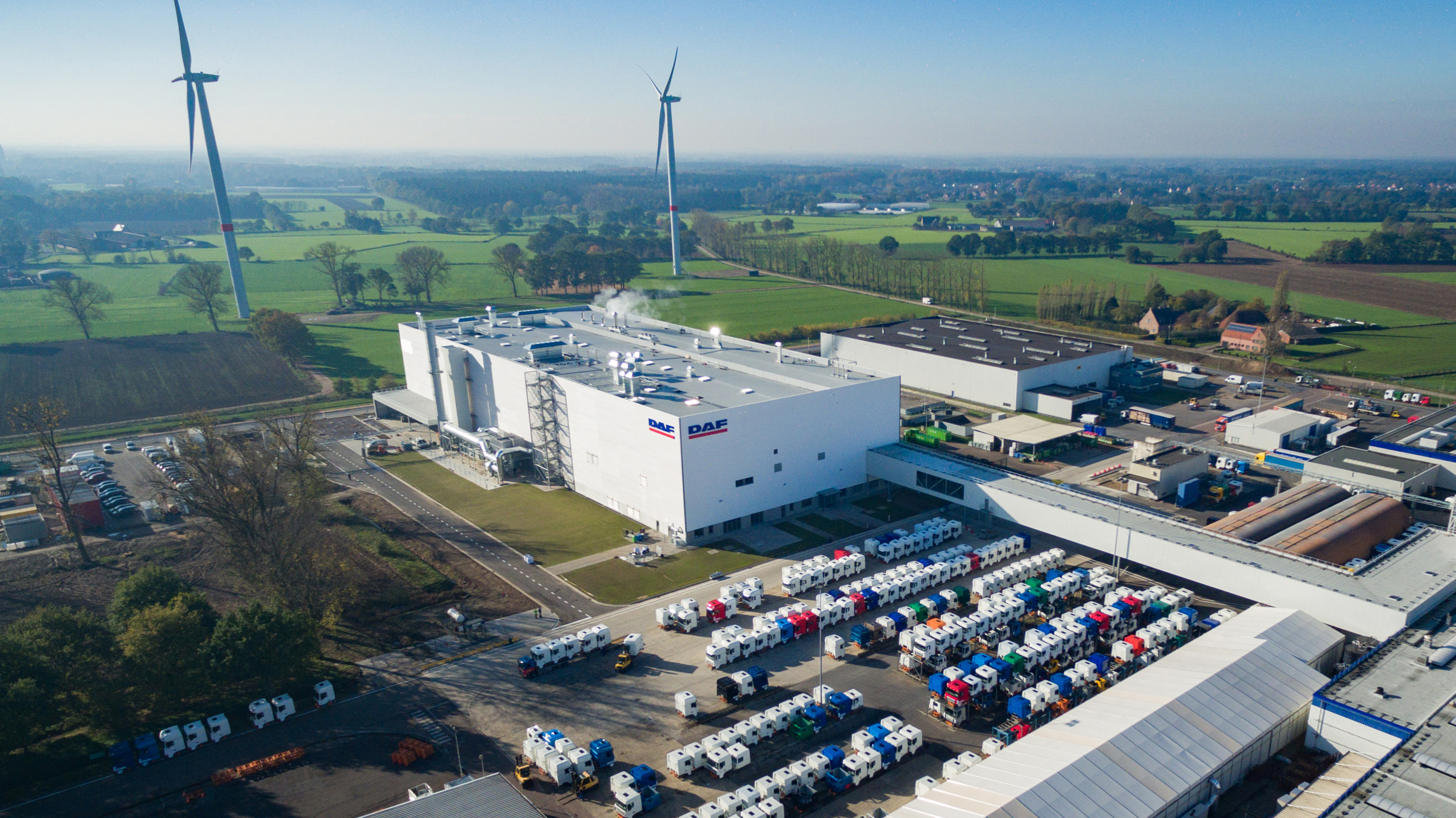 DAF eröffnet hochmodernes Kabinenlackierwerk in Westerlo- DAF Trucks ...