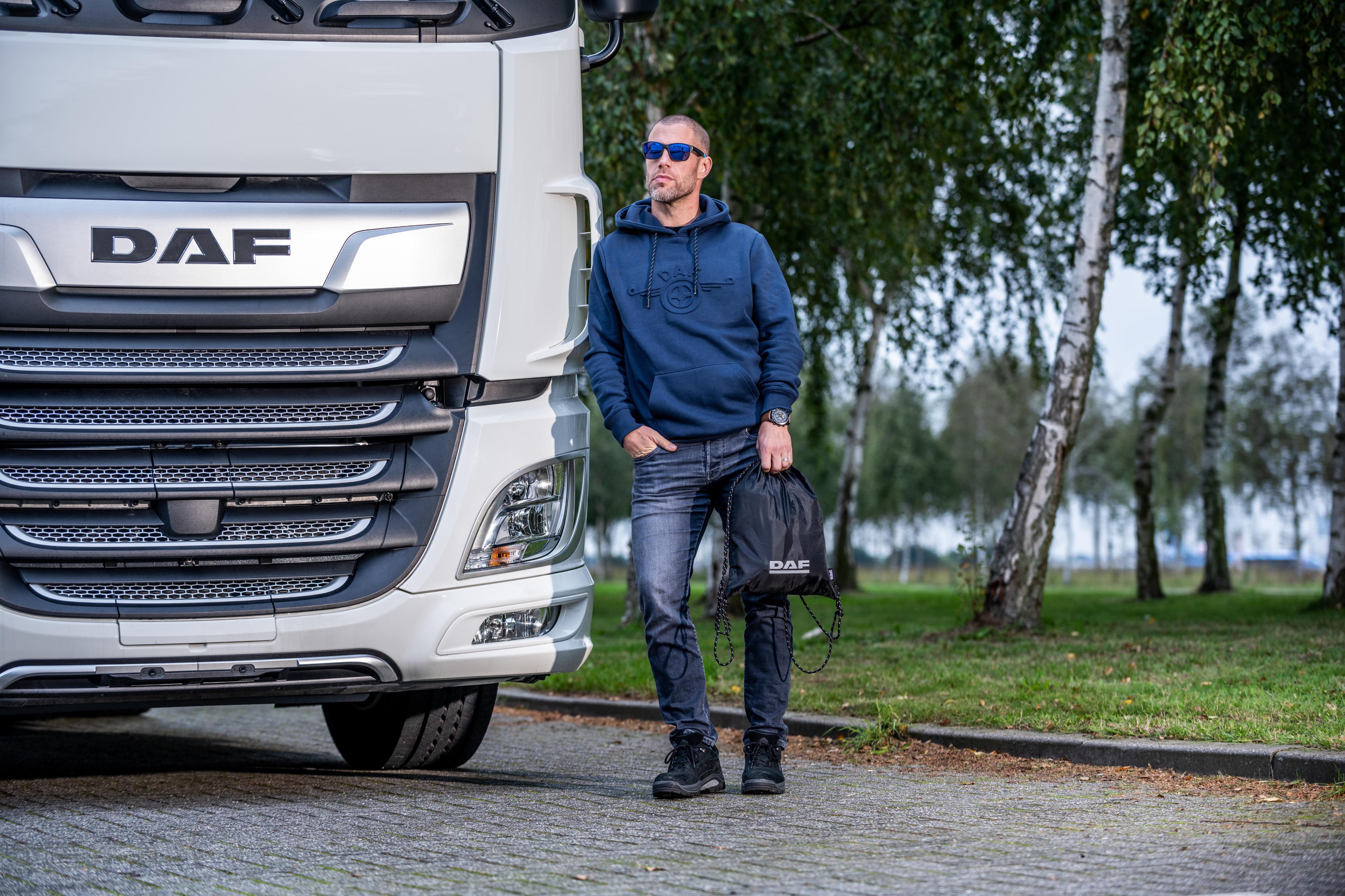 Die neue Merchandise-Kollektion von DAF im neuen DAF-Webshop- DAF ...